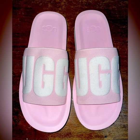 UGG | Shoes | Ugg Zuma Graphic Slide Sz 7 | Poshmark